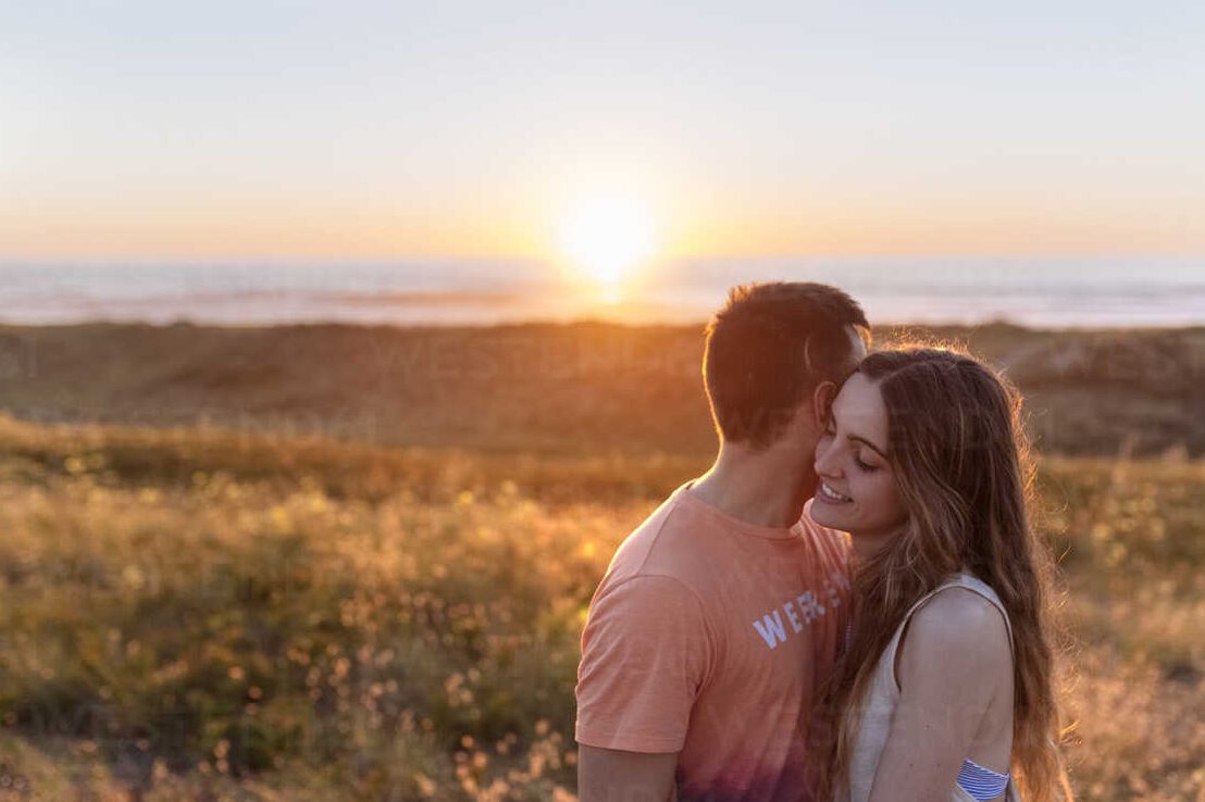 El Poema Más Romántico Para Expresar 'Sabes Por Qué Te Amo Tanto'